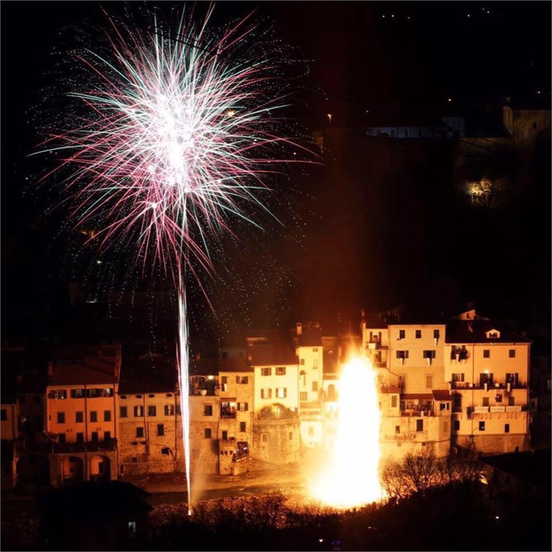 LA GRANDE SFIDA DEI FUOCHI: IL BORGO DI PONTREMOLI FA FAVILLE! - News ...